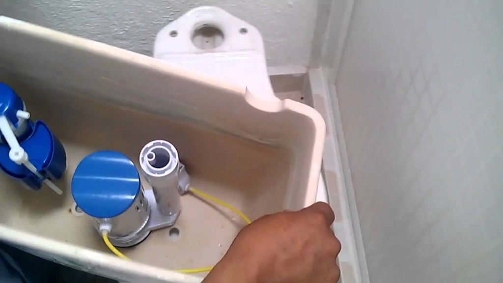 Mantenimiento de herrajes en la caja del sanitario - Revista Ferrepat